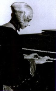 Violet Gordon-Woodhouse: The Daring Harpsichordist In a Ménage à Cinq!