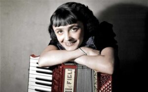 Édith Piaf: The Little Sparrow's Journey to Stardom